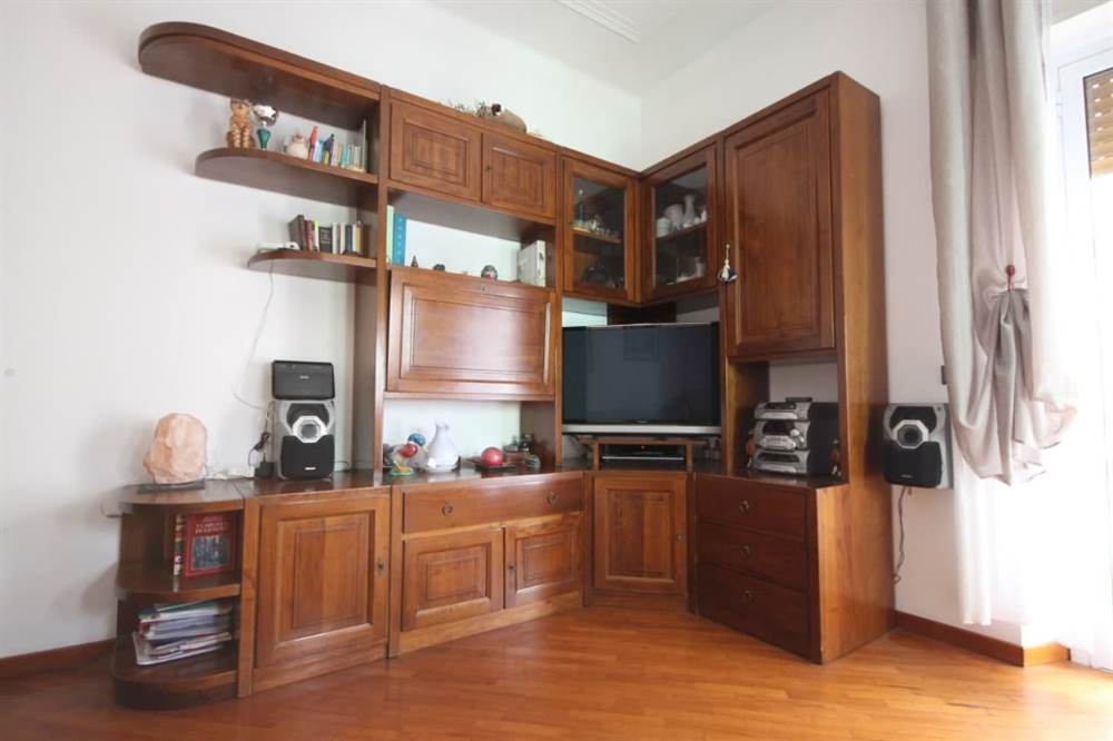 Mobile ad angolo in legno massello - Genova - Liguria