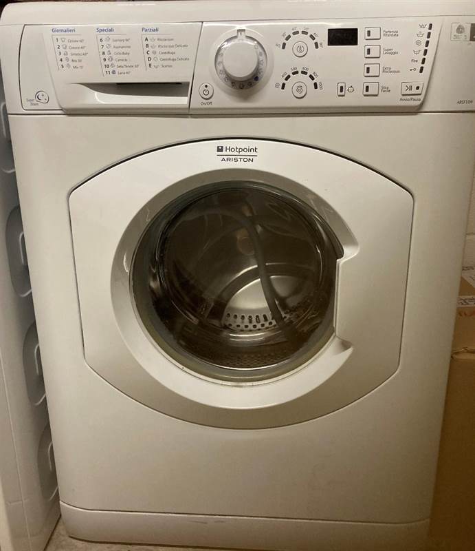 Lavatrice marca Hotpoint mod ARSF 109, colore Bianco - Prato