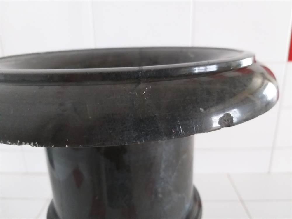 Regale Vaso Medici In Marmo Nero, color ruggine - Vicenza