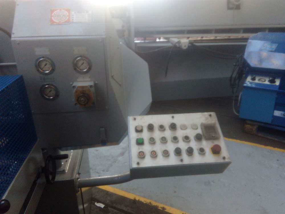 Seghetto a nastro forte diametro massimo di taglio 250, modello sba241 ...