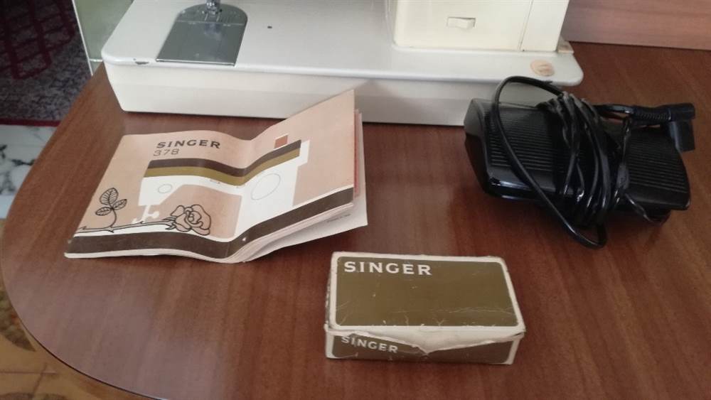 Macchina da cucire elettrica Singer 378 - Torino
