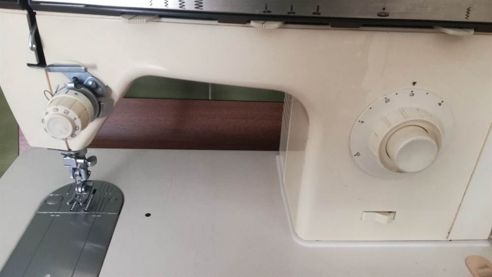 Macchina da cucire elettrica Singer 378 - Torino