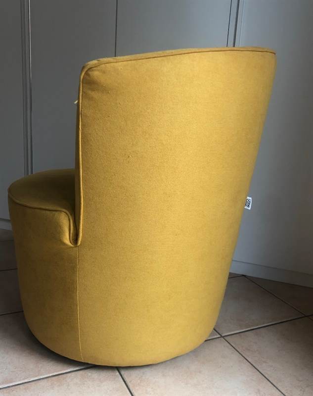 Poltroncina, colore giallo senape, come nuova - Milano