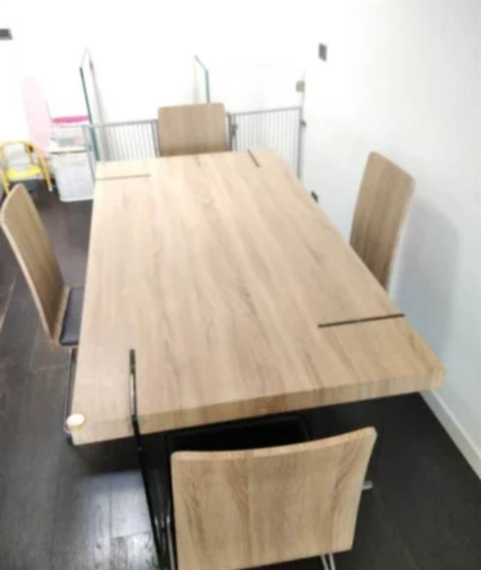 Tavolo con sedie - in vendita a Reggio nell'Emilia