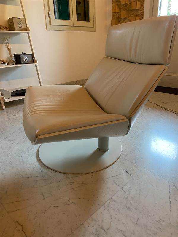 Poltrona e pouff desiree, modello Kara - Modena | AAAnnunci.it