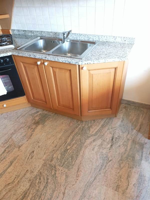 Cucina rovere massello, completa di elettrodomestici, prezzo trattabile ...