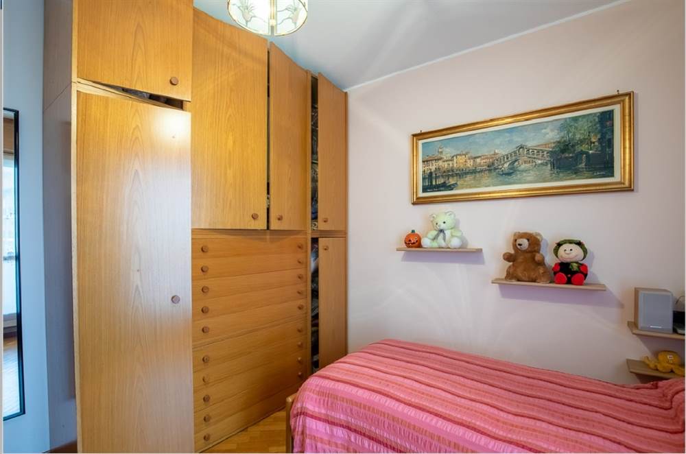 Mobile da camera con letto, in legno - Monza - Lombardia