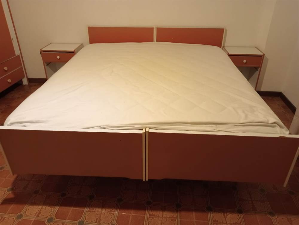 Regalo mobili usati per camere da letto e tavolo, in legno - Rimini