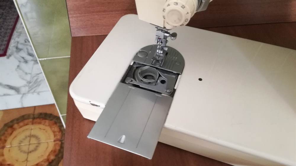 Macchina da cucire elettrica Singer 378 - Torino