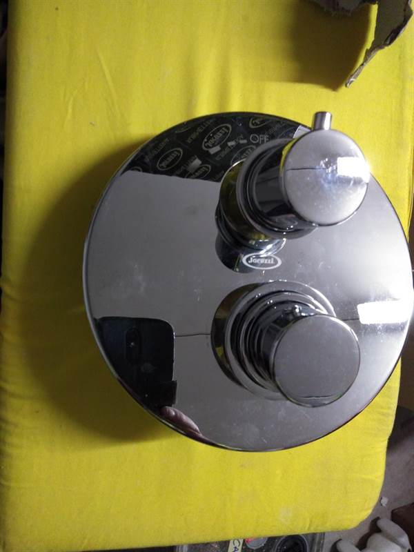 Miscelatore doccia termostatico JACUZZI, modello GUN - Milano