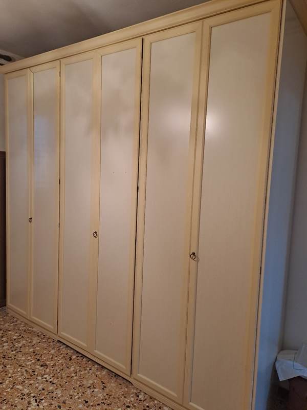 Armadio 6 ante, colore crema, in legno - Tavoli e Sedie a Venezia