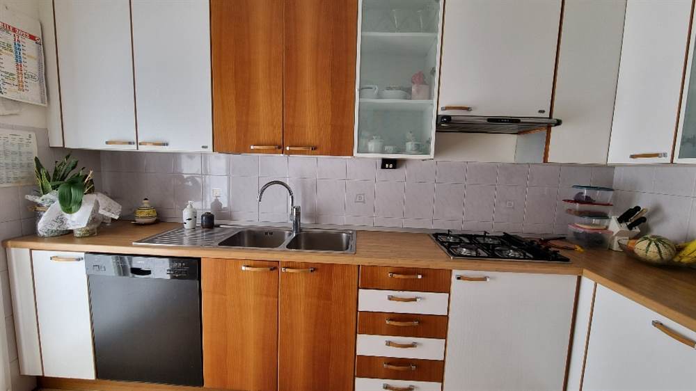Arredo cucina con elettrodomestici, marca AIKO - Varese