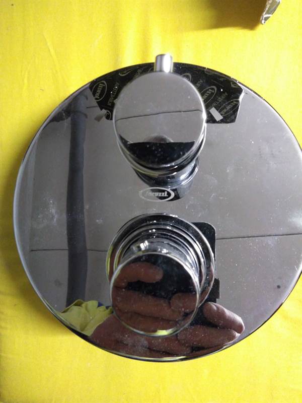 Miscelatore doccia termostatico JACUZZI, modello GUN - Milano