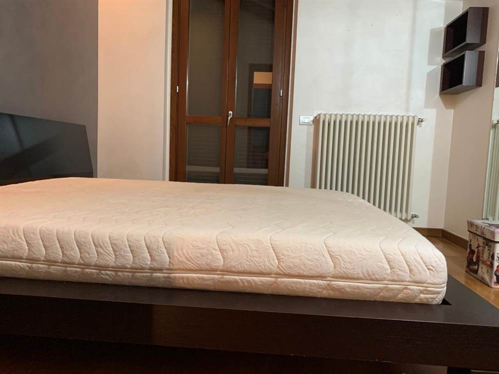 Letto Matrimoniale, color wengè, in legno - Lecco - Lombardia